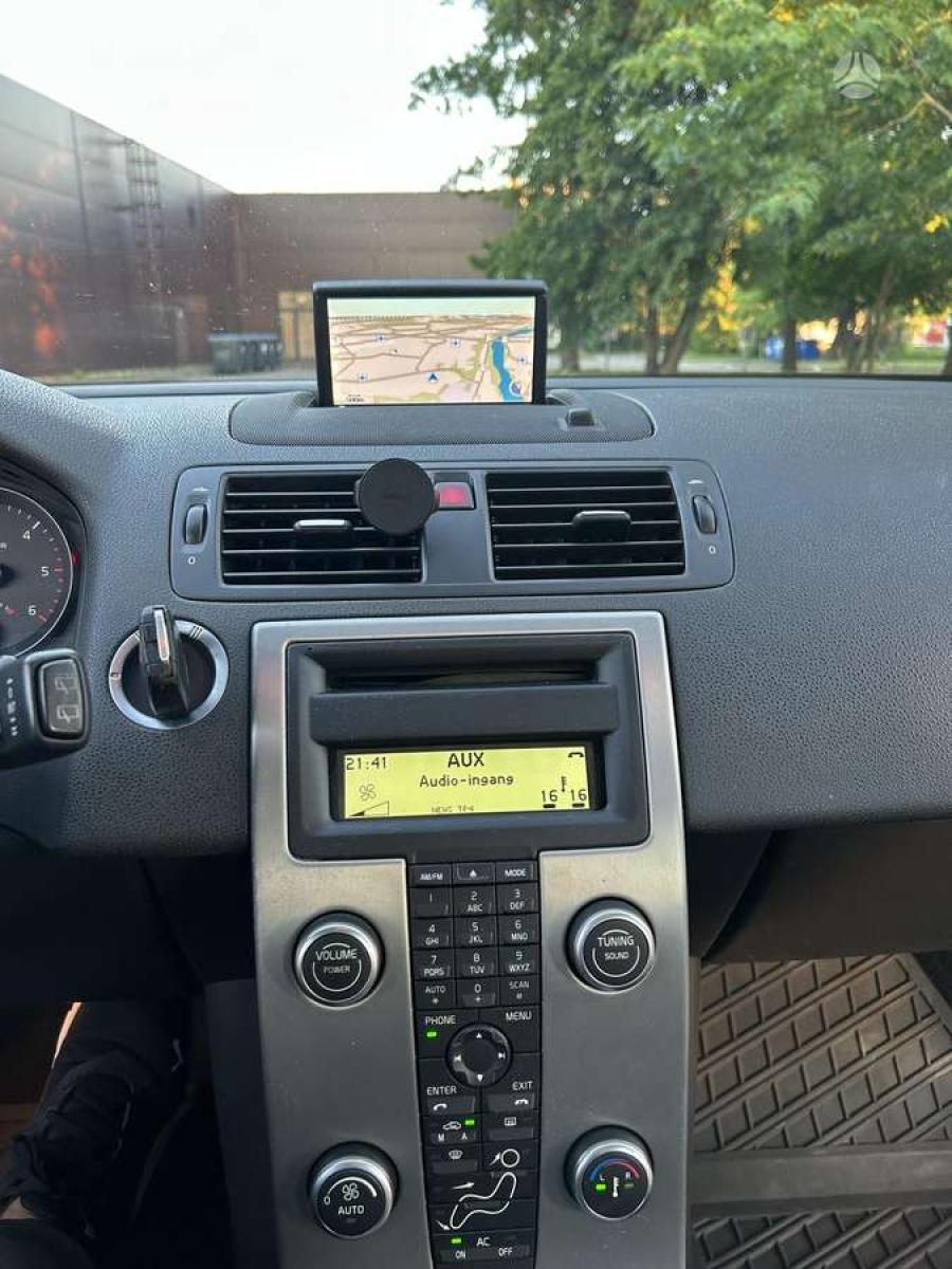 Black Volvo V50 2010 in Kaunas, with an engine capacity of 1.56 L and mileage of 262 thousand km for 2500 €, photo 15 on AUTOMOTO.COM.LV