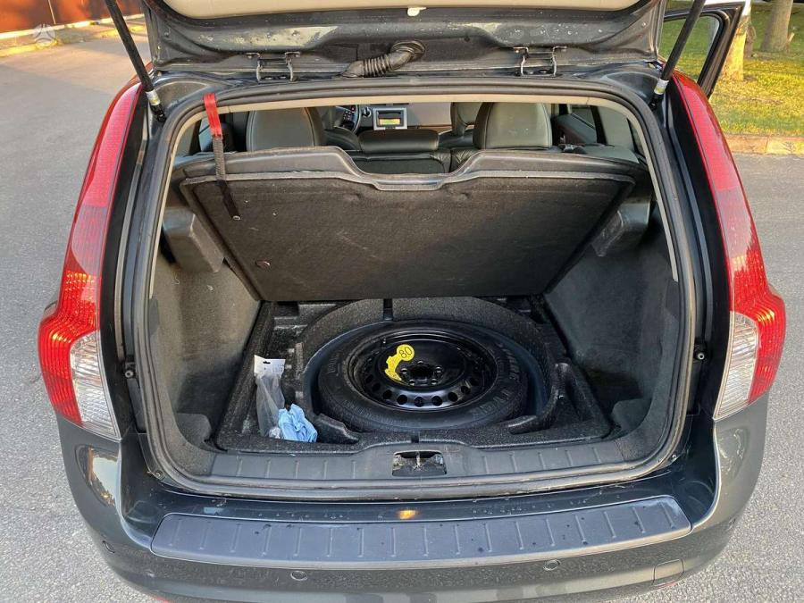 Black Volvo V50 2010 in Kaunas, with an engine capacity of 1.56 L and mileage of 262 thousand km for 2500 €, photo 18 on AUTOMOTO.COM.LV