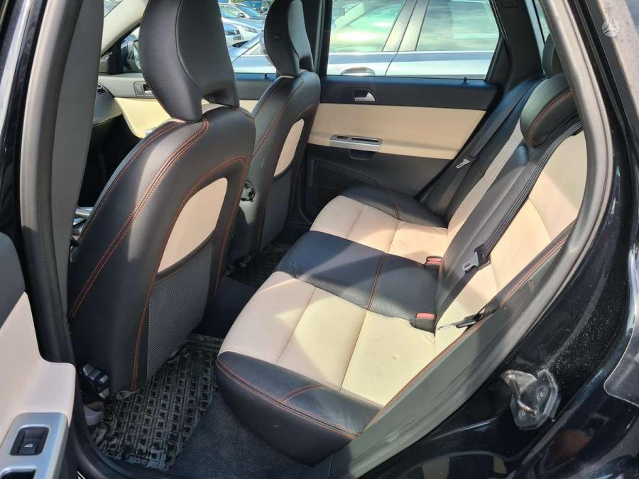 Black Volvo V50 2010 in Kaunas, with an engine capacity of 1.56 L and mileage of 238 thousand km for 3750 €, photo 13 on AUTOMOTO.COM.LV