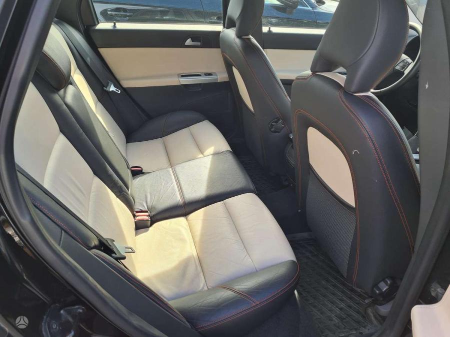 Black Volvo V50 2010 in Kaunas, with an engine capacity of 1.56 L and mileage of 238 thousand km for 3750 €, photo 14 on AUTOMOTO.COM.LV