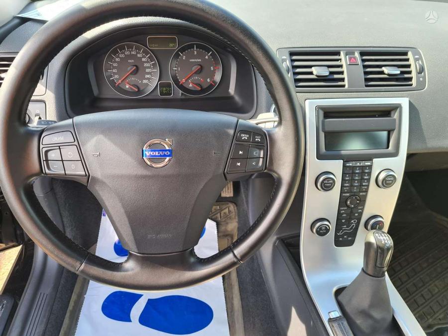Black Volvo V50 2010 in Kaunas, with an engine capacity of 1.56 L and mileage of 238 thousand km for 3750 €, photo 15 on AUTOMOTO.COM.LV