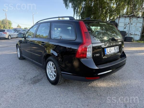 Melns Volvo V50 2010 Rīga, ar dzinēja tilpumu 1.60 L un nobraukumu 196 tūkst. km par 2780 €, foto 3 vietnē AUTOMOTO.COM.LV