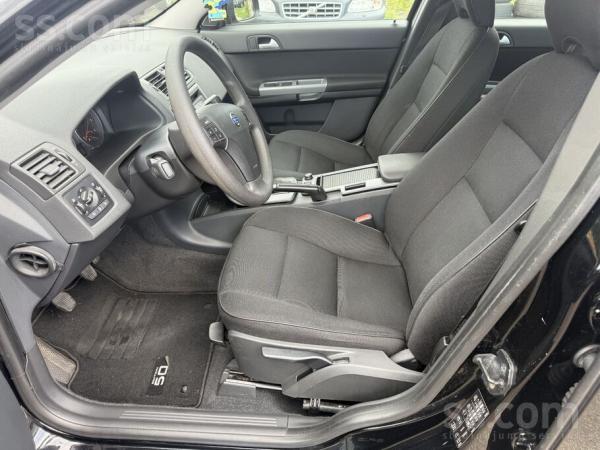 Melns Volvo V50 2010 Rīga, ar dzinēja tilpumu 1.60 L un nobraukumu 196 tūkst. km par 2780 €, foto 7 vietnē AUTOMOTO.COM.LV