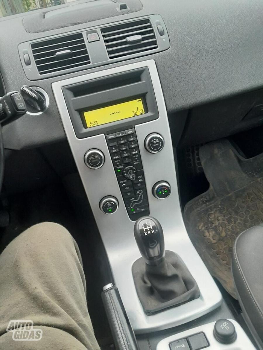 Melns Volvo V50 2010 Kupiškis, ar dzinēja tilpumu 1.60 L un nobraukumu 245 tūkst. km par 1850 €, foto 8 vietnē AUTOMOTO.COM.LV