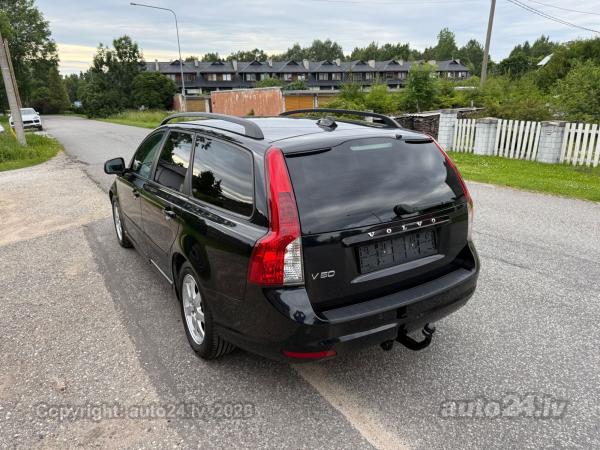 Black Volvo V50 2010 in Tallinn, with an engine capacity of 1.60 L and mileage of 219 thousand km for 4390 €, photo 2 on AUTOMOTO.COM.LV