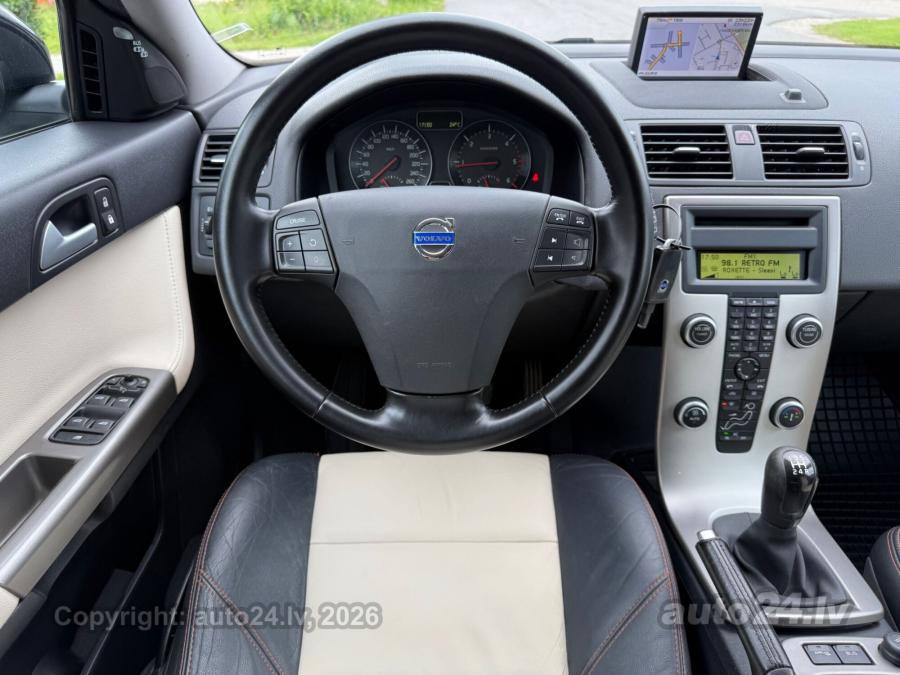 Melns Volvo V50 2010 Tallina, ar dzinēja tilpumu 1.60 L un nobraukumu 219 tūkst. km par 4390 €, foto 5 vietnē AUTOMOTO.COM.LV