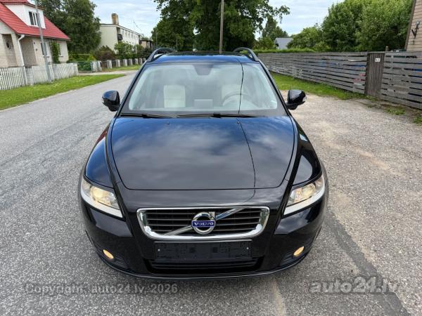 Black Volvo V50 2010 in Tallinn, with an engine capacity of 1.60 L and mileage of 219 thousand km for 4390 €, photo 7 on AUTOMOTO.COM.LV
