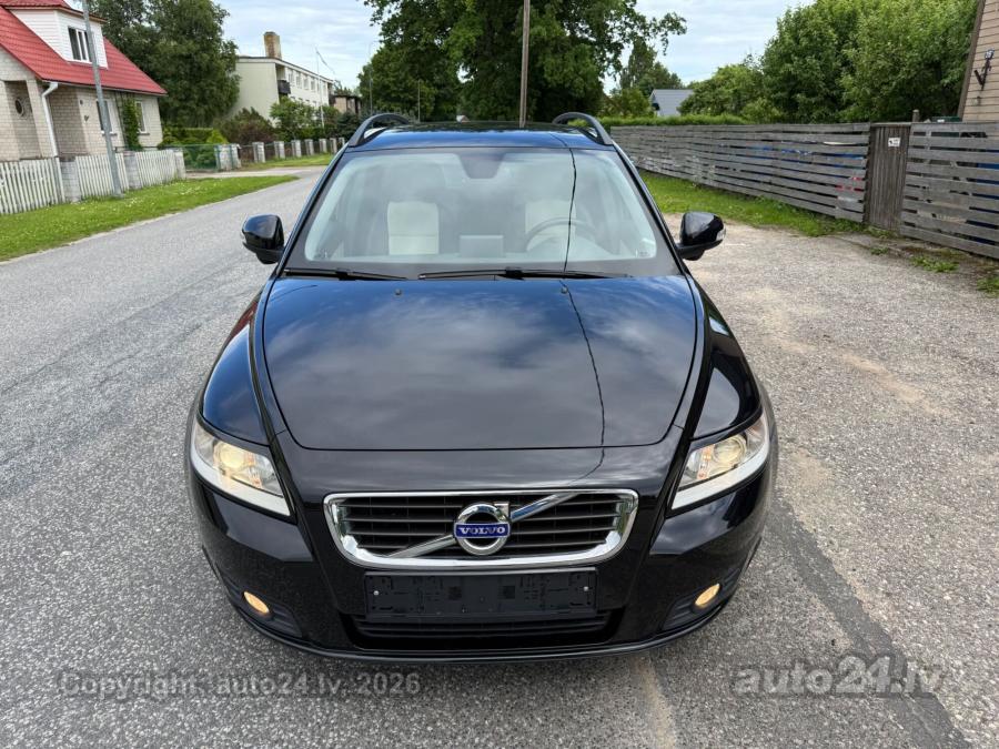 Melns Volvo V50 2010 Tallina, ar dzinēja tilpumu 1.60 L un nobraukumu 219 tūkst. km par 4390 €, foto 8 vietnē AUTOMOTO.COM.LV