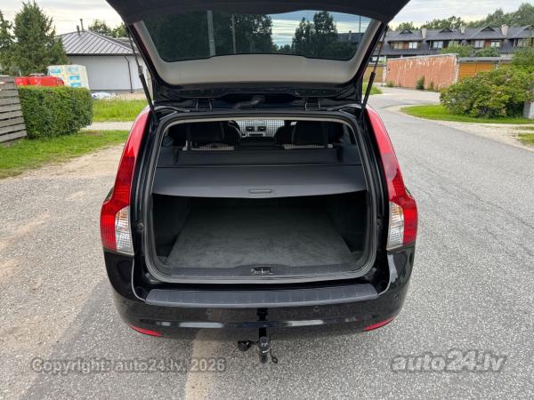 Black Volvo V50 2010 in Tallinn, with an engine capacity of 1.60 L and mileage of 219 thousand km for 4390 €, photo 9 on AUTOMOTO.COM.LV