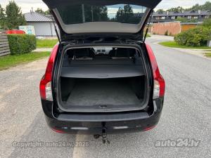 Melns Volvo V50 2010 Tallina, ar dzinēja tilpumu 1.60 L un nobraukumu 219 tūkst. km par 4390 €, foto 10 vietnē AUTOMOTO.COM.LV