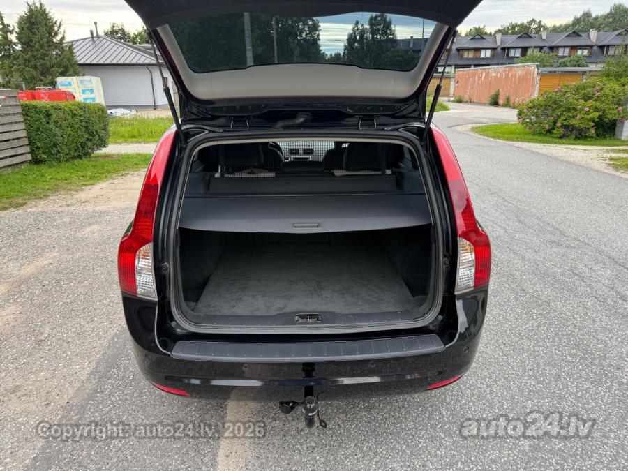 Melns Volvo V50 2010 Tallina, ar dzinēja tilpumu 1.60 L un nobraukumu 219 tūkst. km par 4390 €, foto 10 vietnē AUTOMOTO.COM.LV