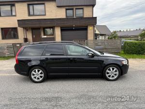 Melns Volvo V50 2010 Tallina, ar dzinēja tilpumu 1.60 L un nobraukumu 219 tūkst. km par 4390 €, foto 17 vietnē AUTOMOTO.COM.LV