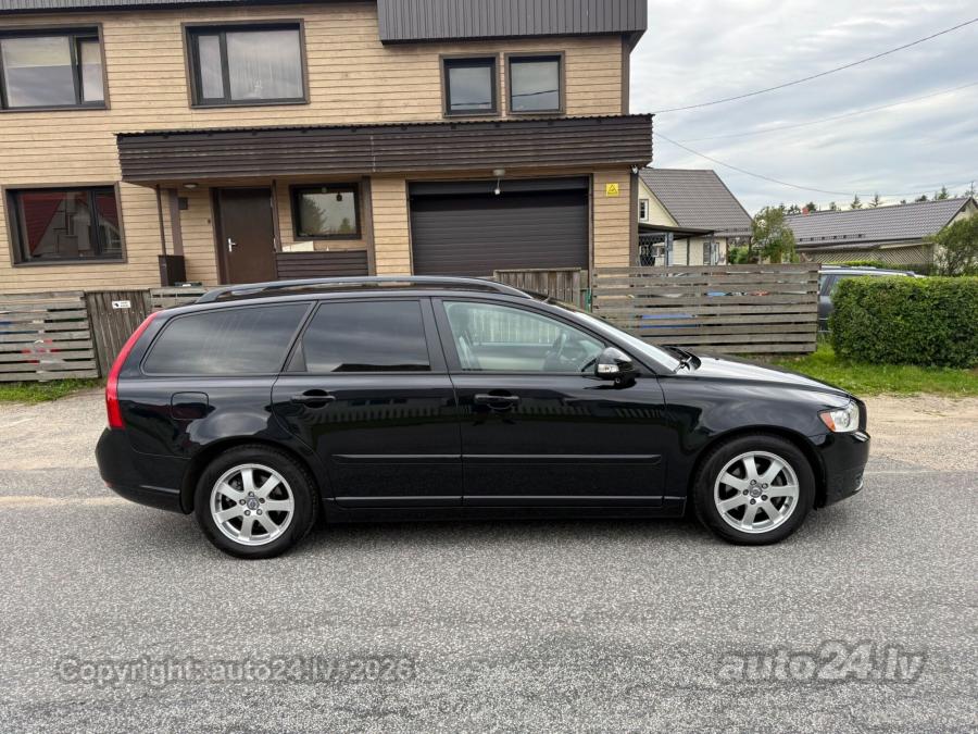 Melns Volvo V50 2010 Tallina, ar dzinēja tilpumu 1.60 L un nobraukumu 219 tūkst. km par 4390 €, foto 17 vietnē AUTOMOTO.COM.LV