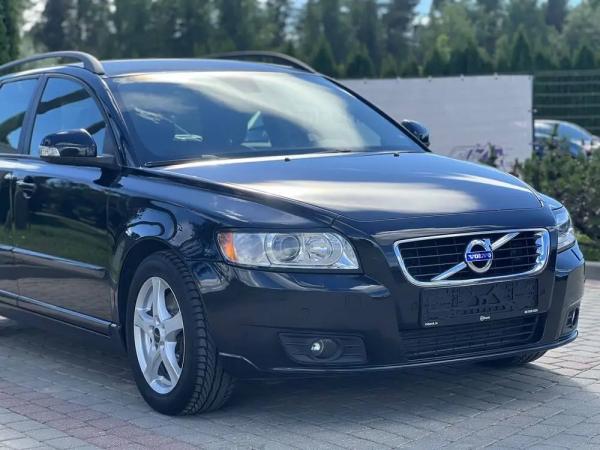 Black Volvo V50 2010 in Cesis, with an engine capacity of 2.00 L and mileage of 246 thousand km for 5500 €, photo 1 on AUTOMOTO.COM.LV