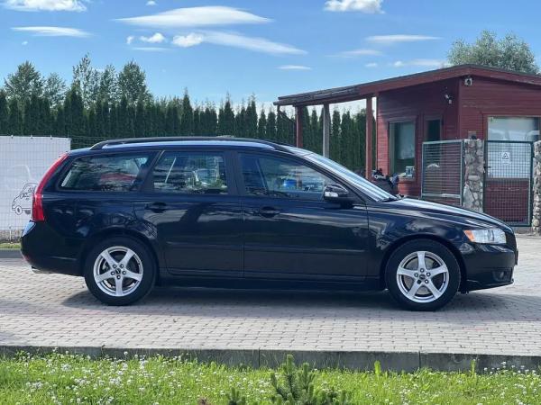 Black Volvo V50 2010 in Cesis, with an engine capacity of 2.00 L and mileage of 246 thousand km for 5500 €, photo 6 on AUTOMOTO.COM.LV