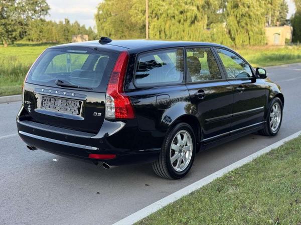 Melns Volvo V50 2010 Marijampole, ar dzinēja tilpumu 2.40 L un nobraukumu 310 tūkst. km par 3450 €, foto 4 vietnē AUTOMOTO.COM.LV