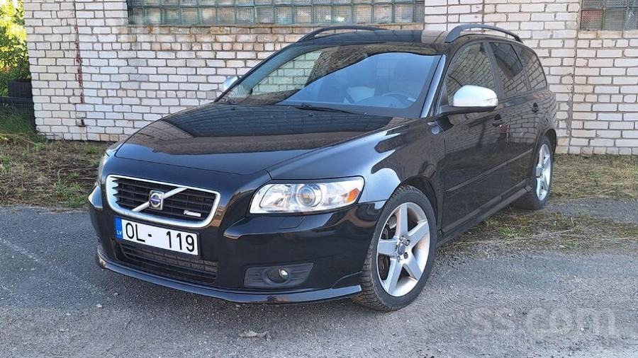 Melns Volvo V50 2010 Bauska, ar dzinēja tilpumu 2.00 L un nobraukumu 348 tūkst. km par 2900 €, foto 1 vietnē AUTOMOTO.COM.LV