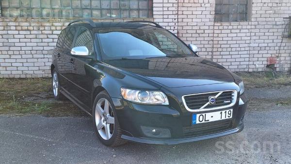 Melns Volvo V50 2010 Bauska, ar dzinēja tilpumu 2.00 L un nobraukumu 348 tūkst. km par 2900 €, foto 2 vietnē AUTOMOTO.COM.LV