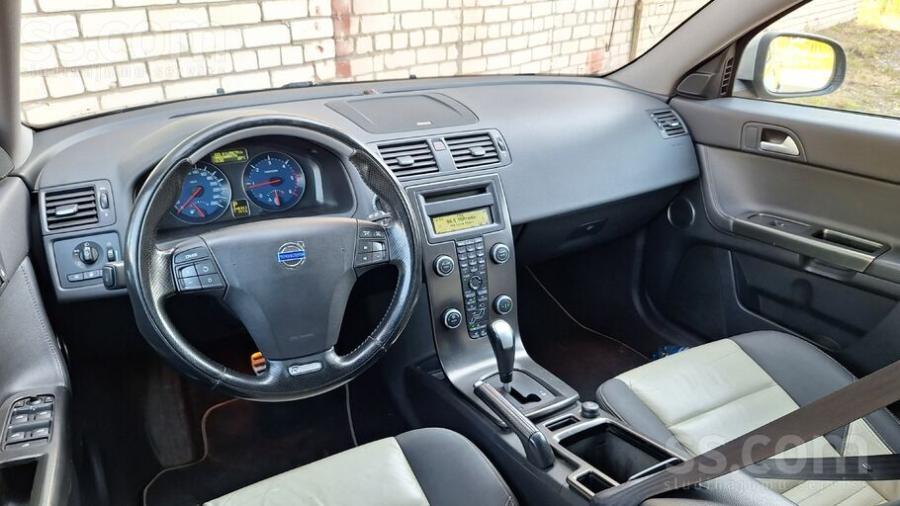 Melns Volvo V50 2010 Bauska, ar dzinēja tilpumu 2.00 L un nobraukumu 348 tūkst. km par 2900 €, foto 6 vietnē AUTOMOTO.COM.LV