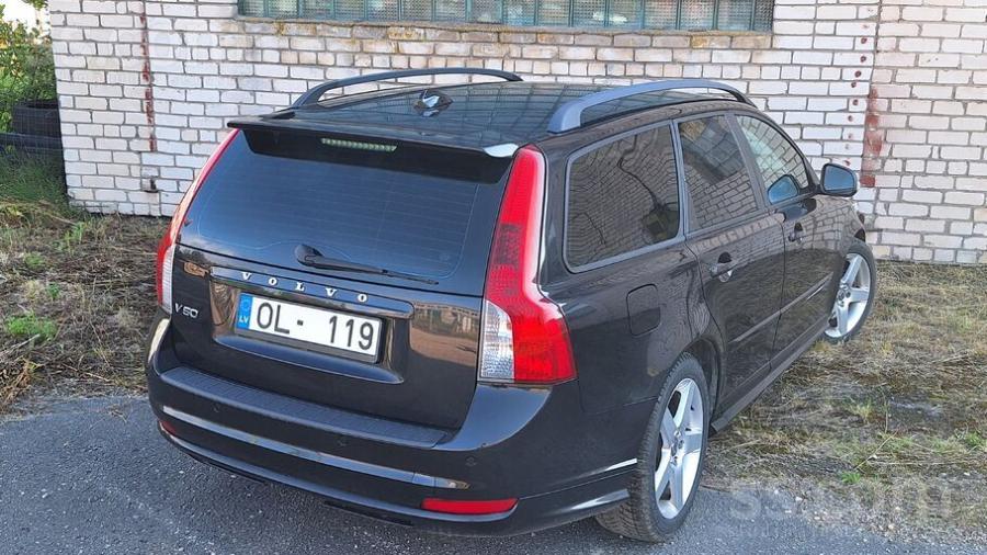 Melns Volvo V50 2010 Bauska, ar dzinēja tilpumu 2.00 L un nobraukumu 348 tūkst. km par 2900 €, foto 9 vietnē AUTOMOTO.COM.LV