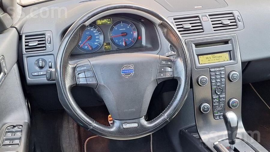Melns Volvo V50 2010 Bauska, ar dzinēja tilpumu 2.00 L un nobraukumu 348 tūkst. km par 2900 €, foto 12 vietnē AUTOMOTO.COM.LV