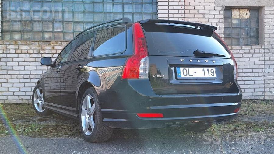 Melns Volvo V50 2010 Bauska, ar dzinēja tilpumu 2.00 L un nobraukumu 348 tūkst. km par 2900 €, foto 16 vietnē AUTOMOTO.COM.LV