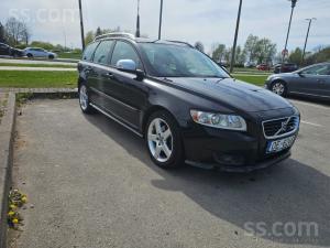 Черный Вольво В50 2010 в Рига, объемом двигателя 2.00 л и пробегом 323 тыс. км за 3900 €, фото  на AUTOMOTO.COM.LV