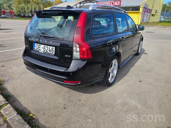 Melns Volvo V50 2010 Rīga, ar dzinēja tilpumu 2.00 L un nobraukumu 323 tūkst. km par 3900 €, foto 3 vietnē AUTOMOTO.COM.LV