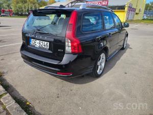 Melns Volvo V50 2010 Rīga, ar dzinēja tilpumu 2.00 L un nobraukumu 323 tūkst. km par 3900 €, foto 4 vietnē AUTOMOTO.COM.LV