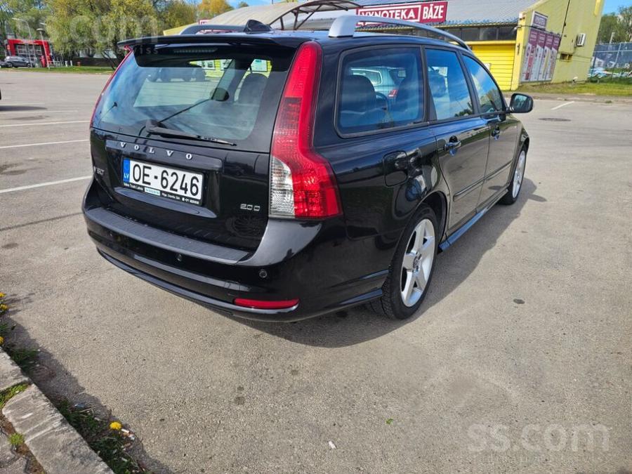 Melns Volvo V50 2010 Rīga, ar dzinēja tilpumu 2.00 L un nobraukumu 323 tūkst. km par 3900 €, foto 4 vietnē AUTOMOTO.COM.LV