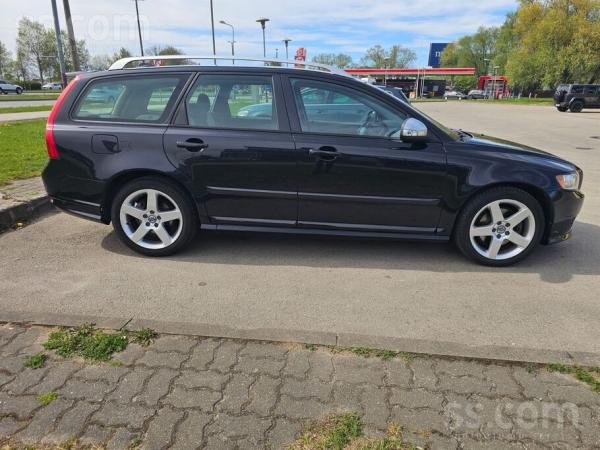 Melns Volvo V50 2010 Rīga, ar dzinēja tilpumu 2.00 L un nobraukumu 323 tūkst. km par 3900 €, foto 4 vietnē AUTOMOTO.COM.LV
