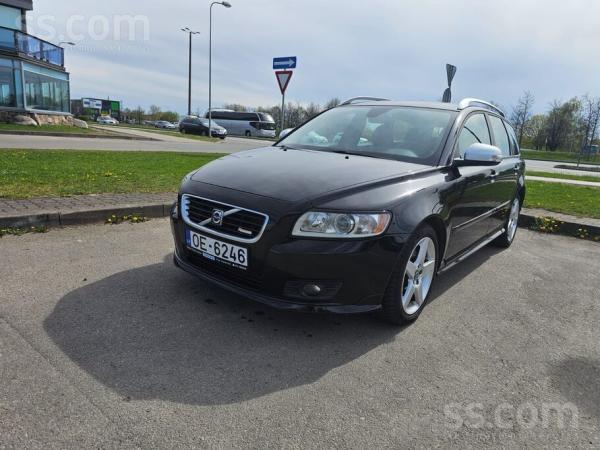 Melns Volvo V50 2010 Rīga, ar dzinēja tilpumu 2.00 L un nobraukumu 323 tūkst. km par 3900 €, foto 5 vietnē AUTOMOTO.COM.LV