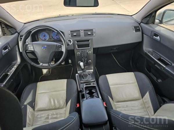 Melns Volvo V50 2010 Rīga, ar dzinēja tilpumu 2.00 L un nobraukumu 323 tūkst. km par 3900 €, foto 7 vietnē AUTOMOTO.COM.LV