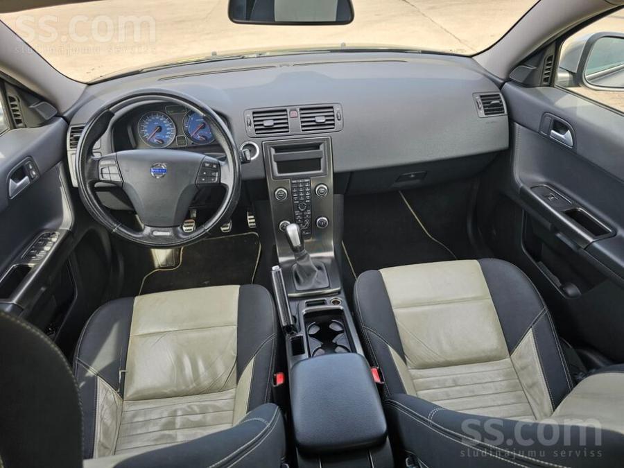 Melns Volvo V50 2010 Rīga, ar dzinēja tilpumu 2.00 L un nobraukumu 323 tūkst. km par 3900 €, foto 8 vietnē AUTOMOTO.COM.LV