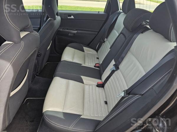 Melns Volvo V50 2010 Rīga, ar dzinēja tilpumu 2.00 L un nobraukumu 323 tūkst. km par 3900 €, foto 8 vietnē AUTOMOTO.COM.LV