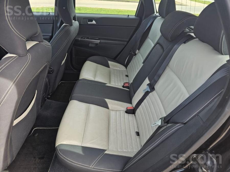 Melns Volvo V50 2010 Rīga, ar dzinēja tilpumu 2.00 L un nobraukumu 323 tūkst. km par 3900 €, foto 9 vietnē AUTOMOTO.COM.LV