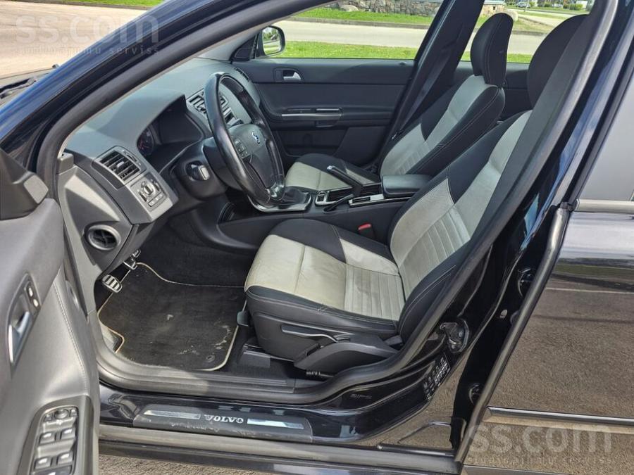 Melns Volvo V50 2010 Rīga, ar dzinēja tilpumu 2.00 L un nobraukumu 323 tūkst. km par 3900 €, foto 11 vietnē AUTOMOTO.COM.LV