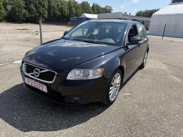 Black Volvo V50 2010 in Kaunas, with an engine capacity of 1.56 L and mileage of 249 thousand km for 2899 €, photo 1 on AUTOMOTO.COM.LV