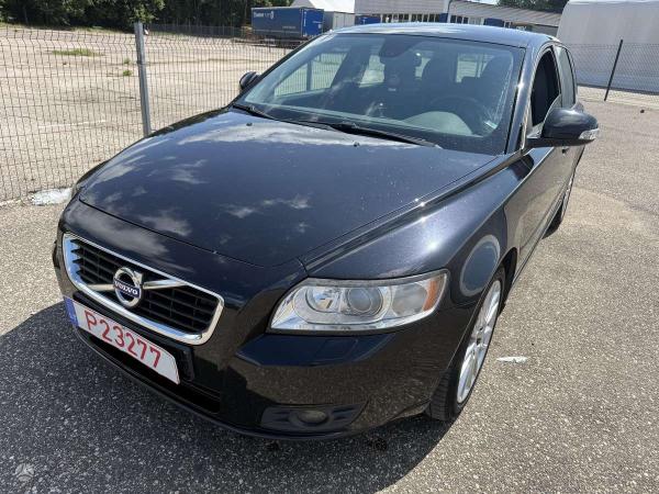 Black Volvo V50 2010 in Kaunas, with an engine capacity of 1.56 L and mileage of 249 thousand km for 2899 €, photo 2 on AUTOMOTO.COM.LV