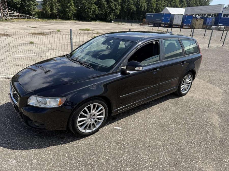 Melns Volvo V50 2010 Kauņa, ar dzinēja tilpumu 1.56 L un nobraukumu 249 tūkst. km par 2899 €, foto 4 vietnē AUTOMOTO.COM.LV
