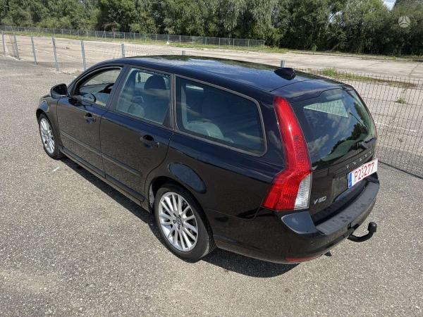 Black Volvo V50 2010 in Kaunas, with an engine capacity of 1.56 L and mileage of 249 thousand km for 2899 €, photo 4 on AUTOMOTO.COM.LV