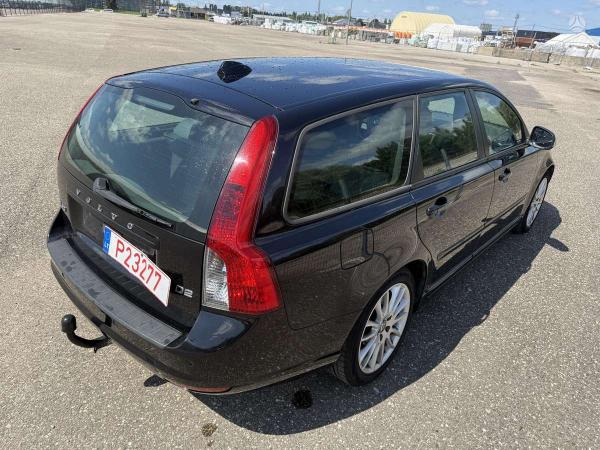 Black Volvo V50 2010 in Kaunas, with an engine capacity of 1.56 L and mileage of 249 thousand km for 2899 €, photo 5 on AUTOMOTO.COM.LV