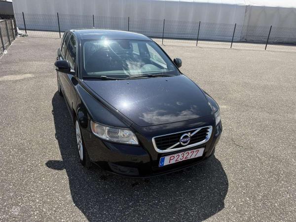 Black Volvo V50 2010 in Kaunas, with an engine capacity of 1.56 L and mileage of 249 thousand km for 2899 €, photo 7 on AUTOMOTO.COM.LV
