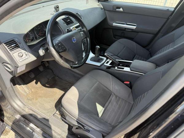 Black Volvo V50 2010 in Kaunas, with an engine capacity of 1.56 L and mileage of 249 thousand km for 2899 €, photo 8 on AUTOMOTO.COM.LV