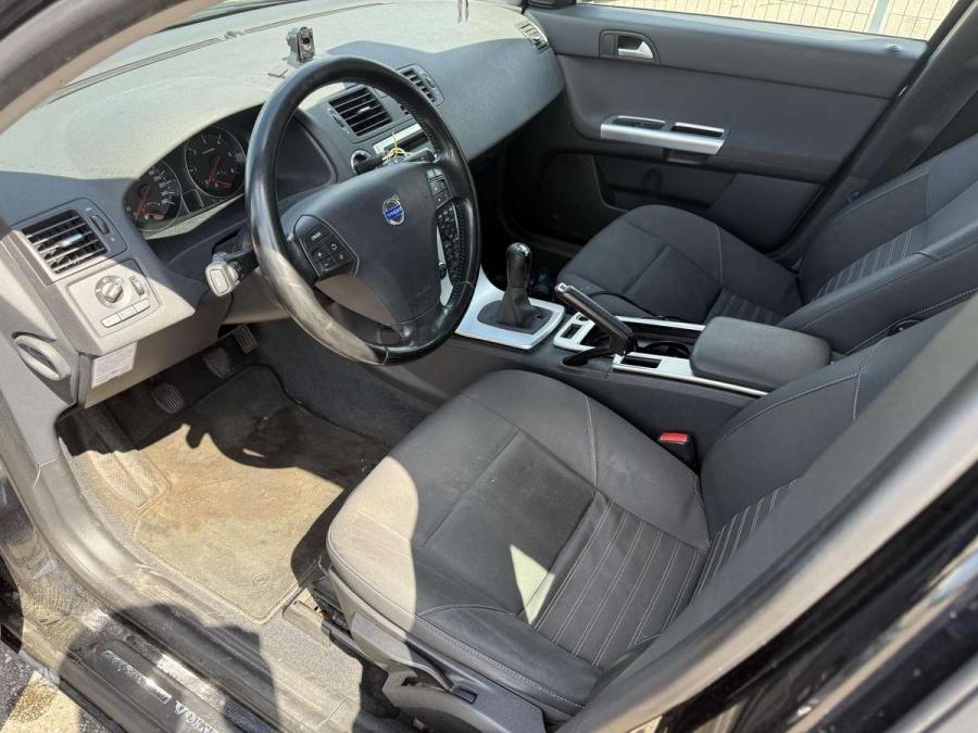 Melns Volvo V50 2010 Kauņa, ar dzinēja tilpumu 1.56 L un nobraukumu 249 tūkst. km par 2899 €, foto 9 vietnē AUTOMOTO.COM.LV