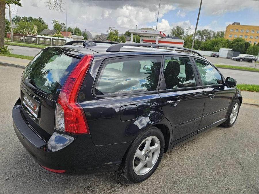 Melns Volvo V50 2010 Šauļi, ar dzinēja tilpumu 1.56 L un nobraukumu 207 tūkst. km par 3550 €, foto 6 vietnē AUTOMOTO.COM.LV