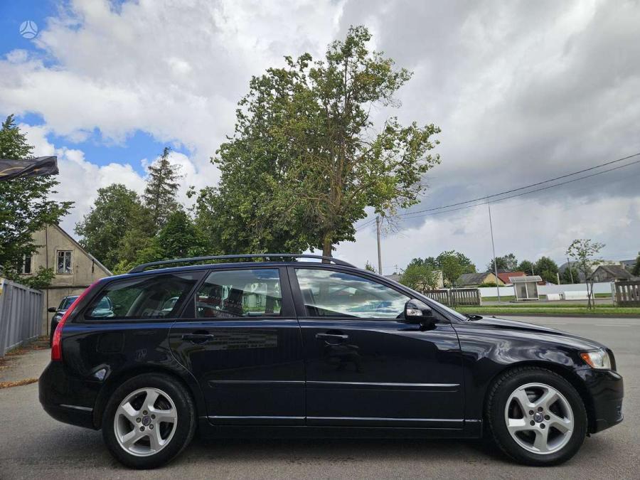 Melns Volvo V50 2010 Šauļi, ar dzinēja tilpumu 1.56 L un nobraukumu 207 tūkst. km par 3550 €, foto 7 vietnē AUTOMOTO.COM.LV