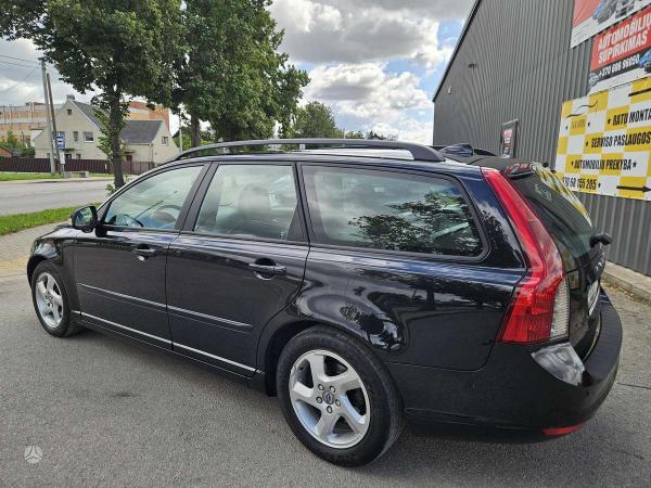 Black Volvo V50 2010 in Siauliai, with an engine capacity of 1.56 L and mileage of 207 thousand km for 3550 €, photo 8 on AUTOMOTO.COM.LV