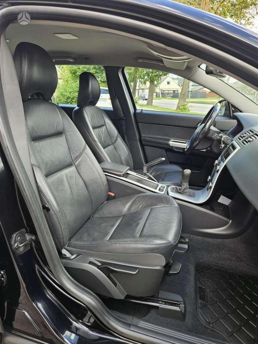 Melns Volvo V50 2010 Šauļi, ar dzinēja tilpumu 1.56 L un nobraukumu 207 tūkst. km par 3550 €, foto 17 vietnē AUTOMOTO.COM.LV