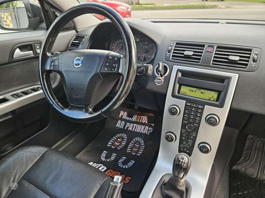 Melns Volvo V50 2010 Šauļi, ar dzinēja tilpumu 1.56 L un nobraukumu 207 tūkst. km par 3550 €, foto 18 vietnē AUTOMOTO.COM.LV